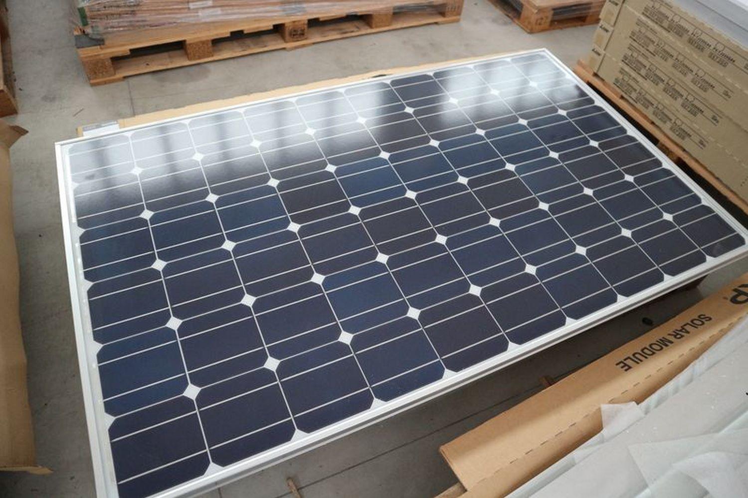 Lot Sharp Photovoltaic panels