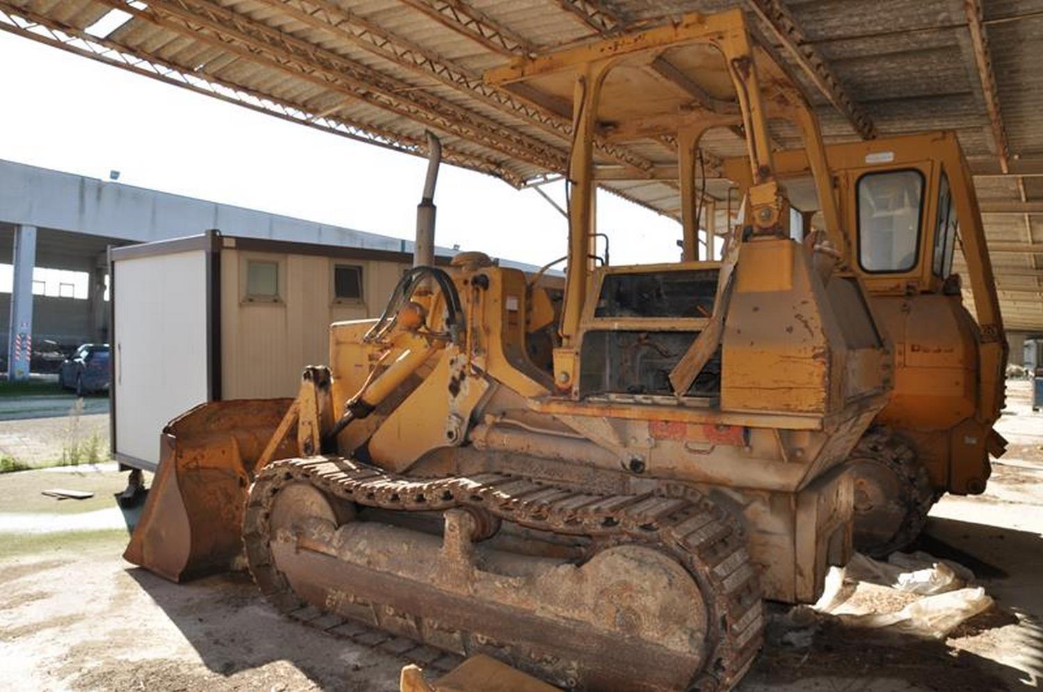 Lot Komatsu crawler loader