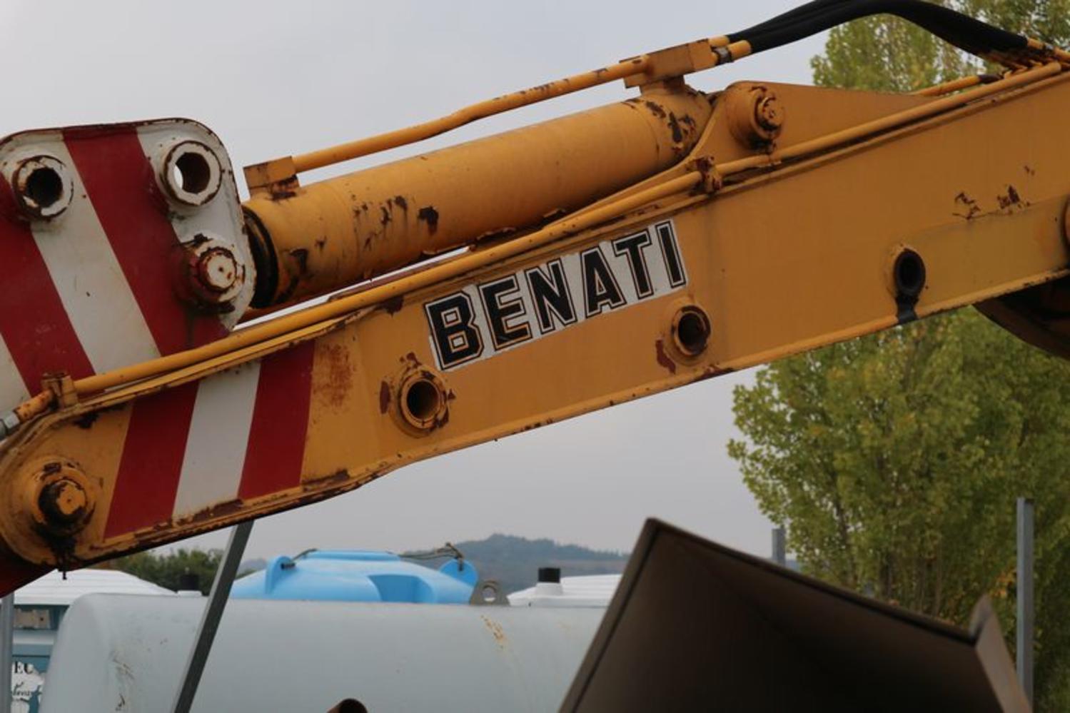 Lot Benati hydraulic excavator