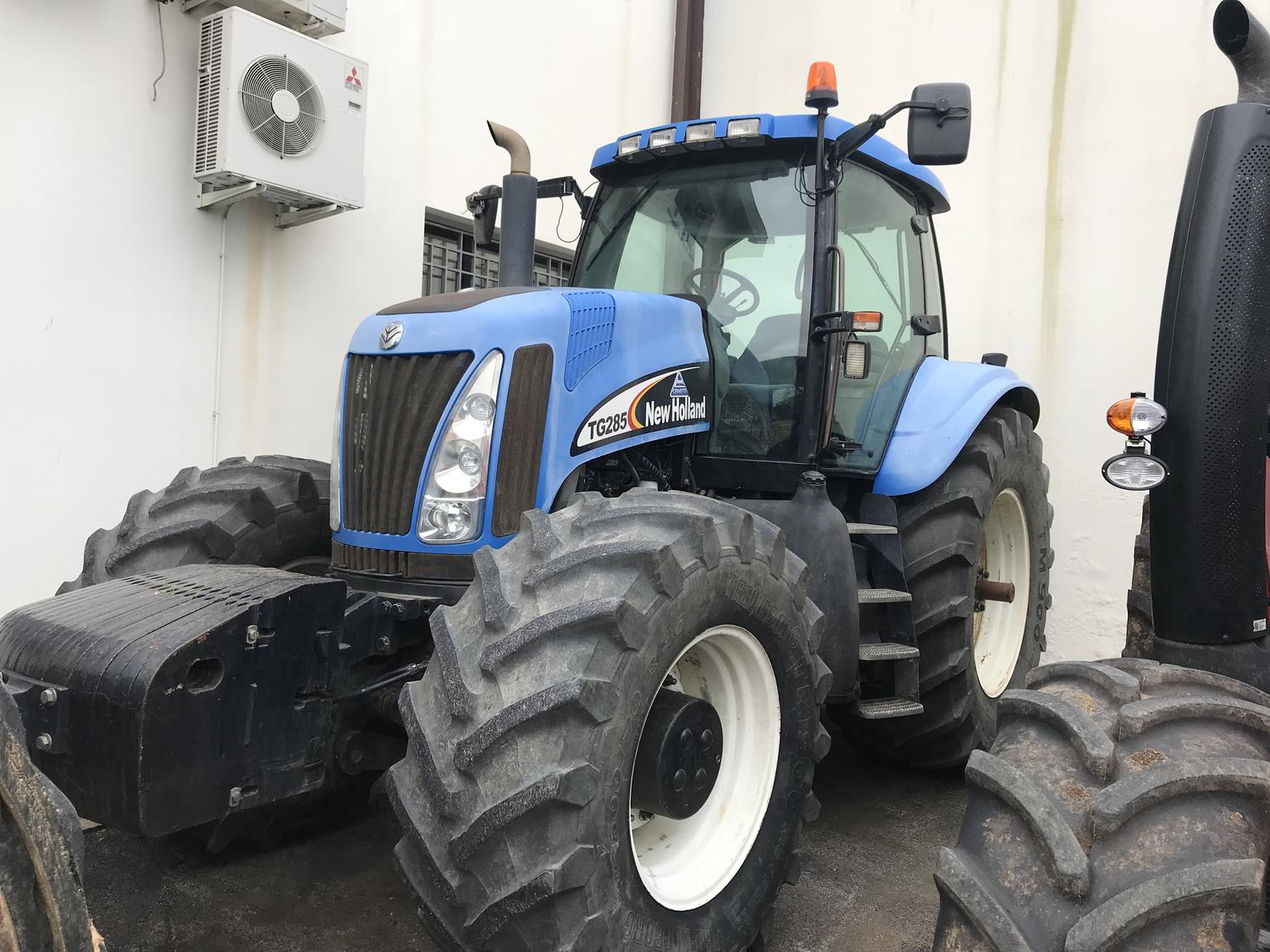 Lot New Holland TG285 Tractor