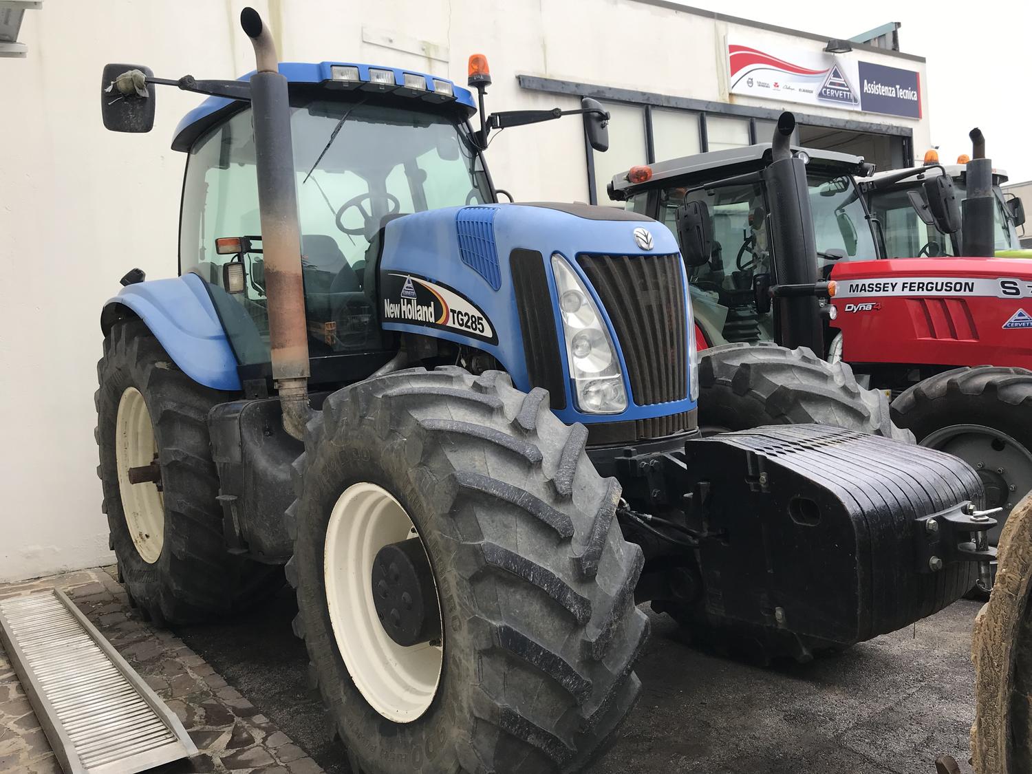 Lot New Holland TG285 Tractor
