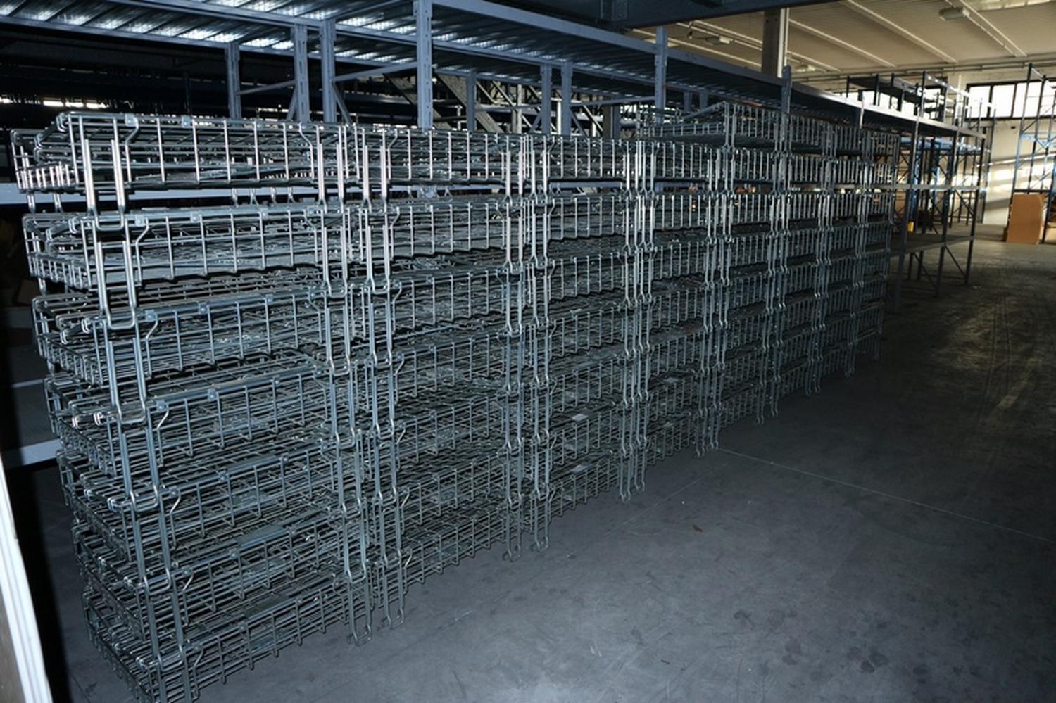Lot Galvanized net containers