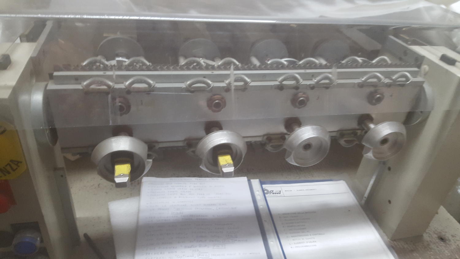 Lot Flayer semiautomatic wrapping machine