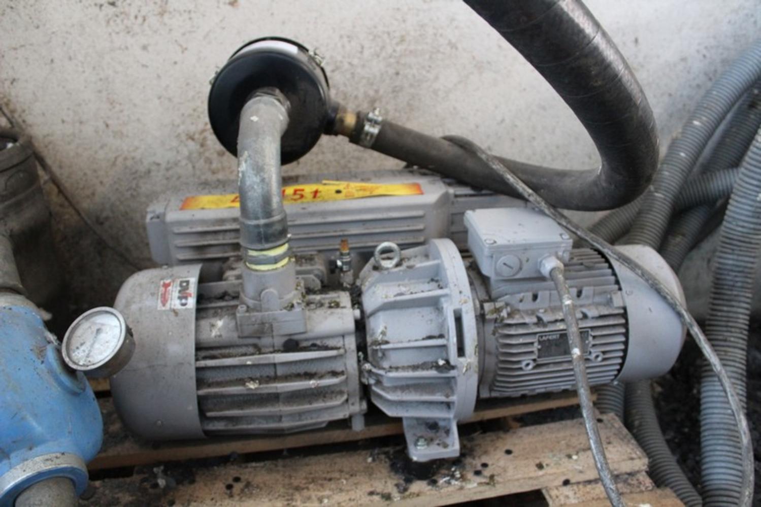 Lot Vacuum pump