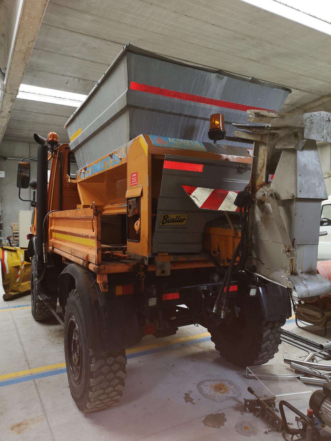 Lot Mercedes Benz Unimog U1400