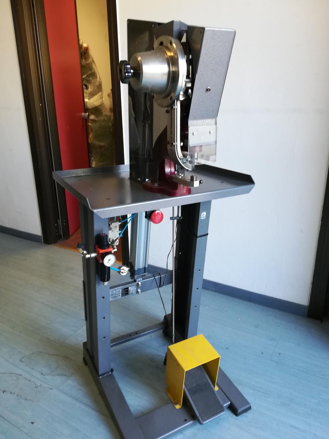 Lotto Occhiellatrice automatica