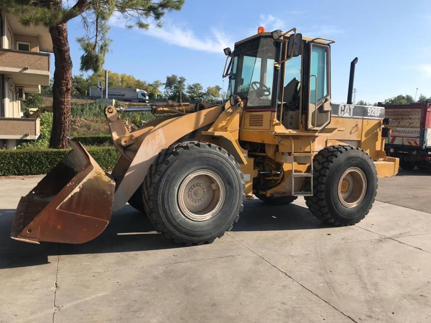 Lot Caterpillar 928F wheel loader