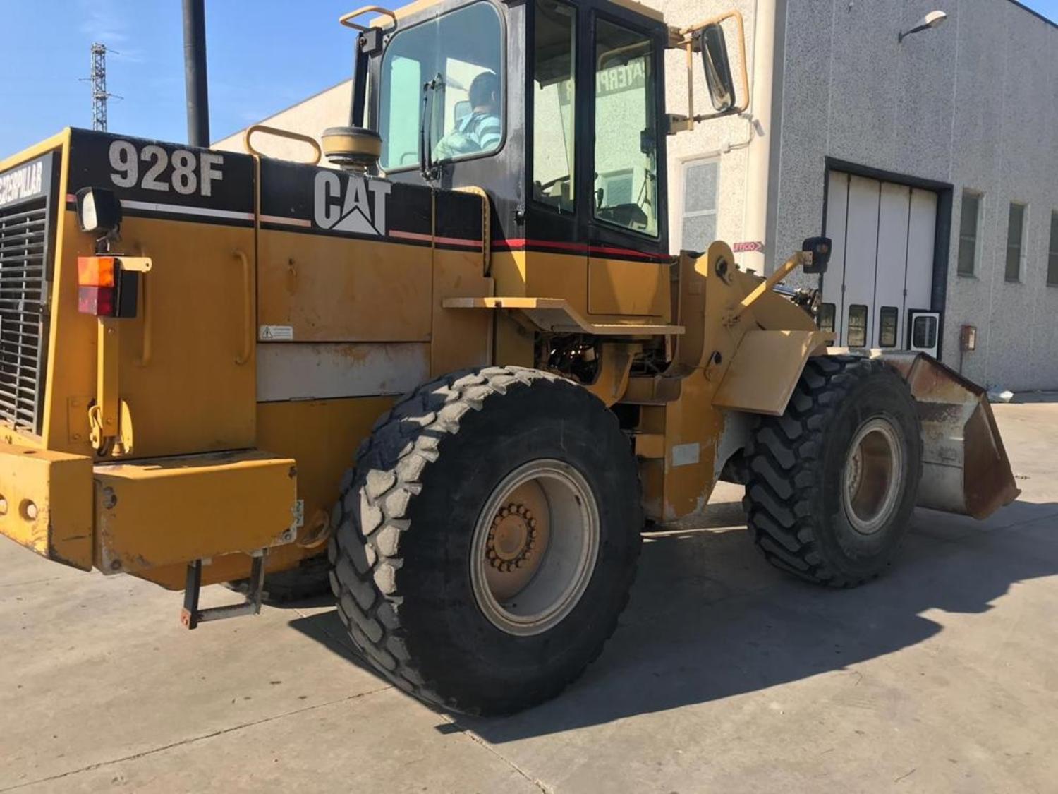 Lot Caterpillar 928F wheel loader
