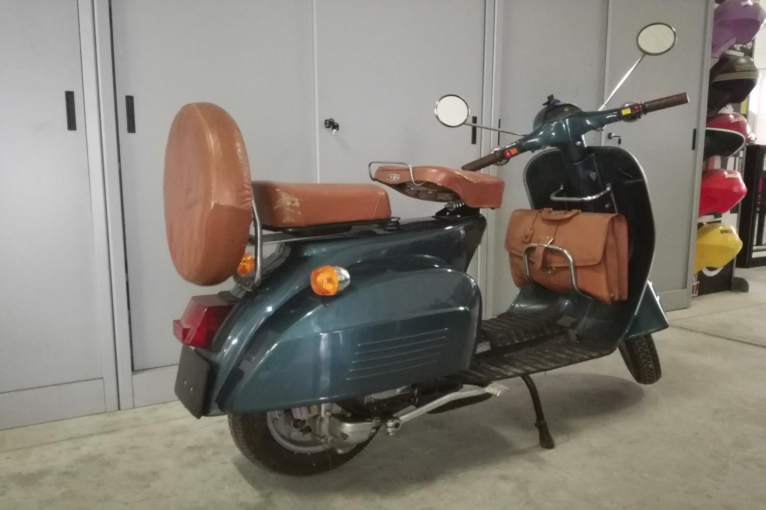 Lot Bajaj Chetak Classic 150 cc motorcycle