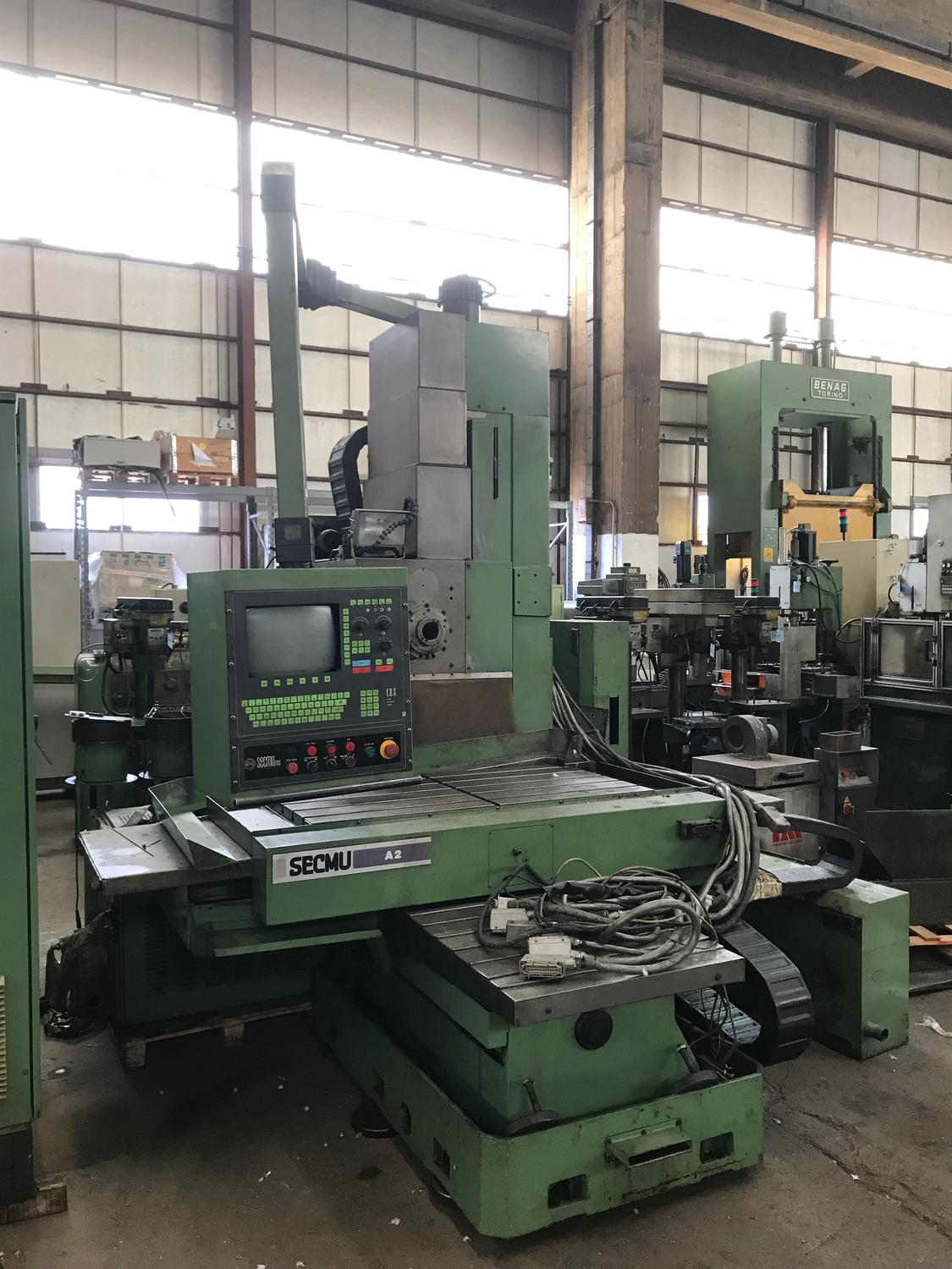 Lot Secmu A2 CNC fixed-bed milling machine
