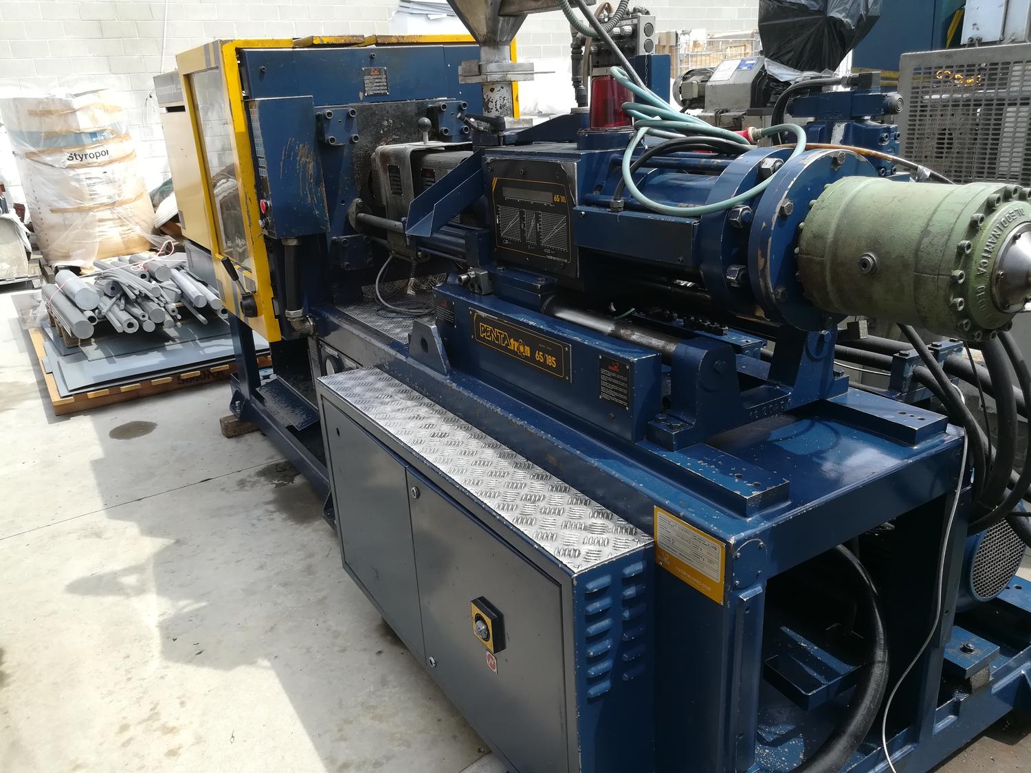 Lot Plastic injection presses