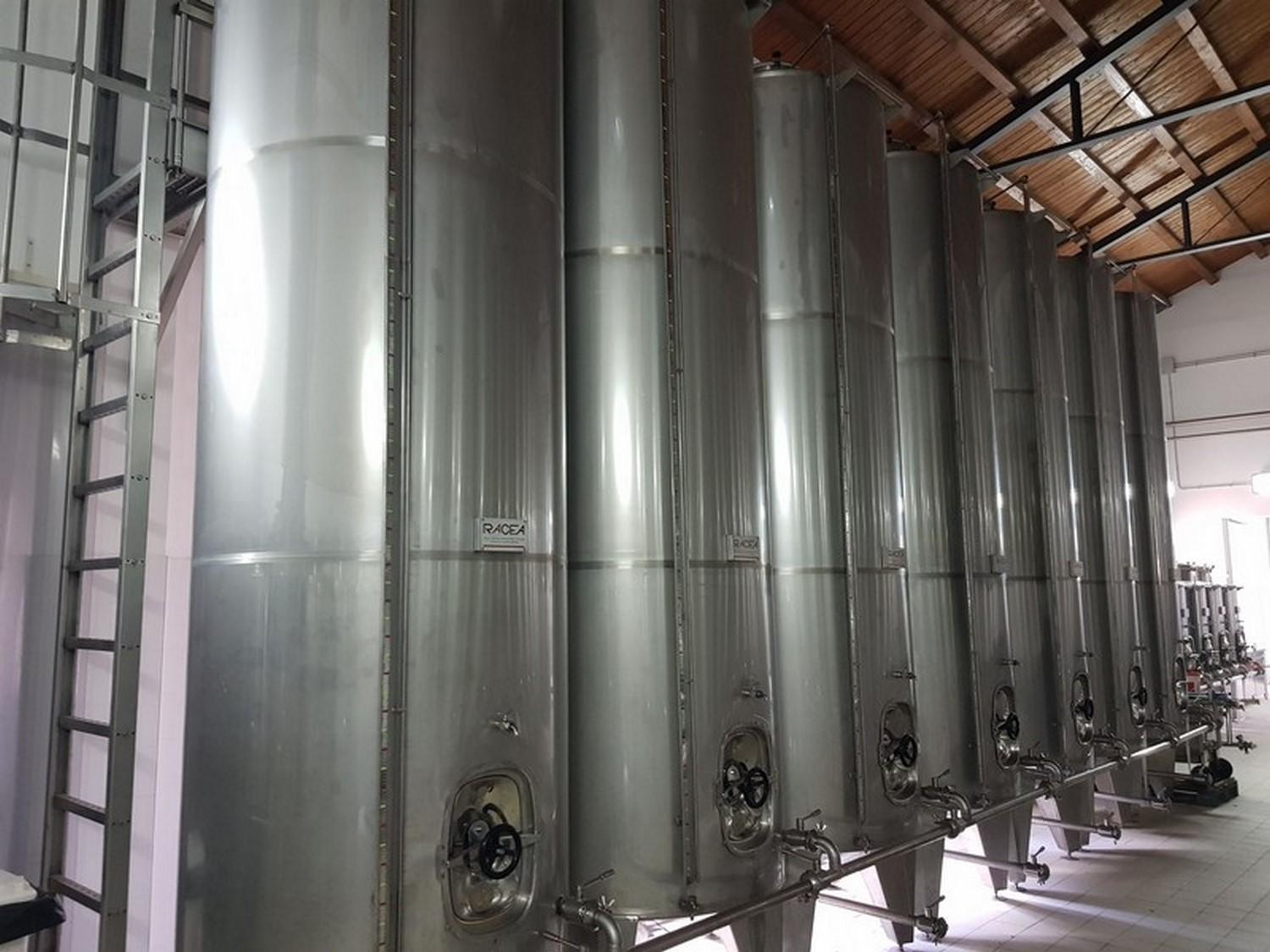 Lot Aisi stainless steel silos
