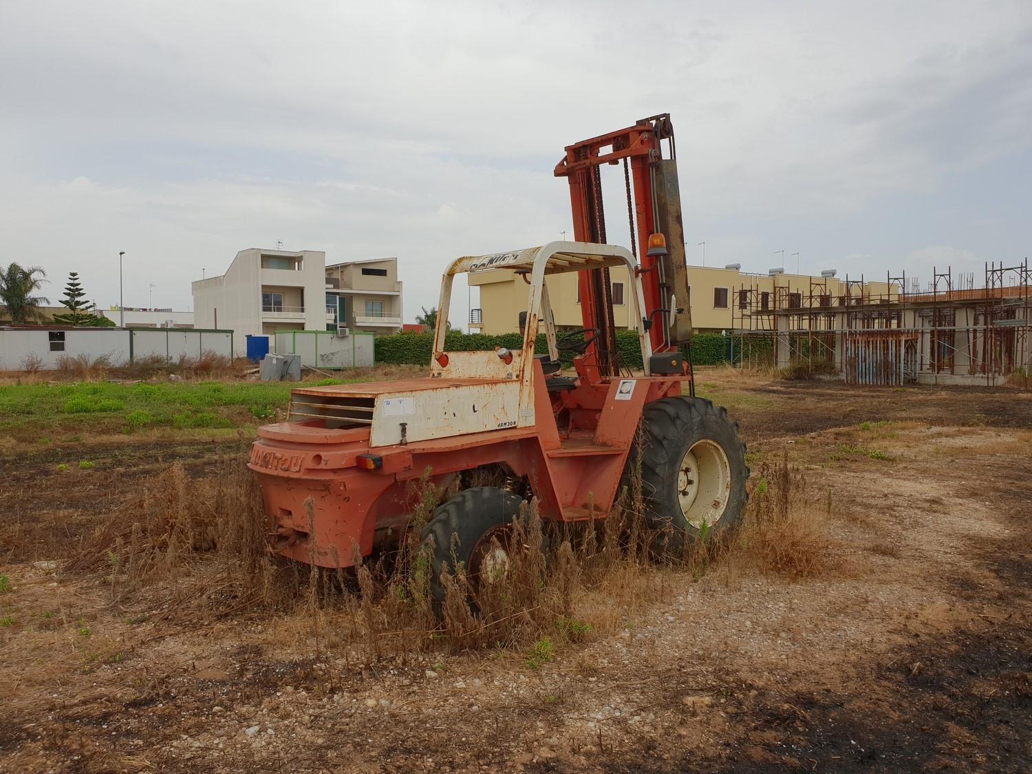 Lot Manitou forklift