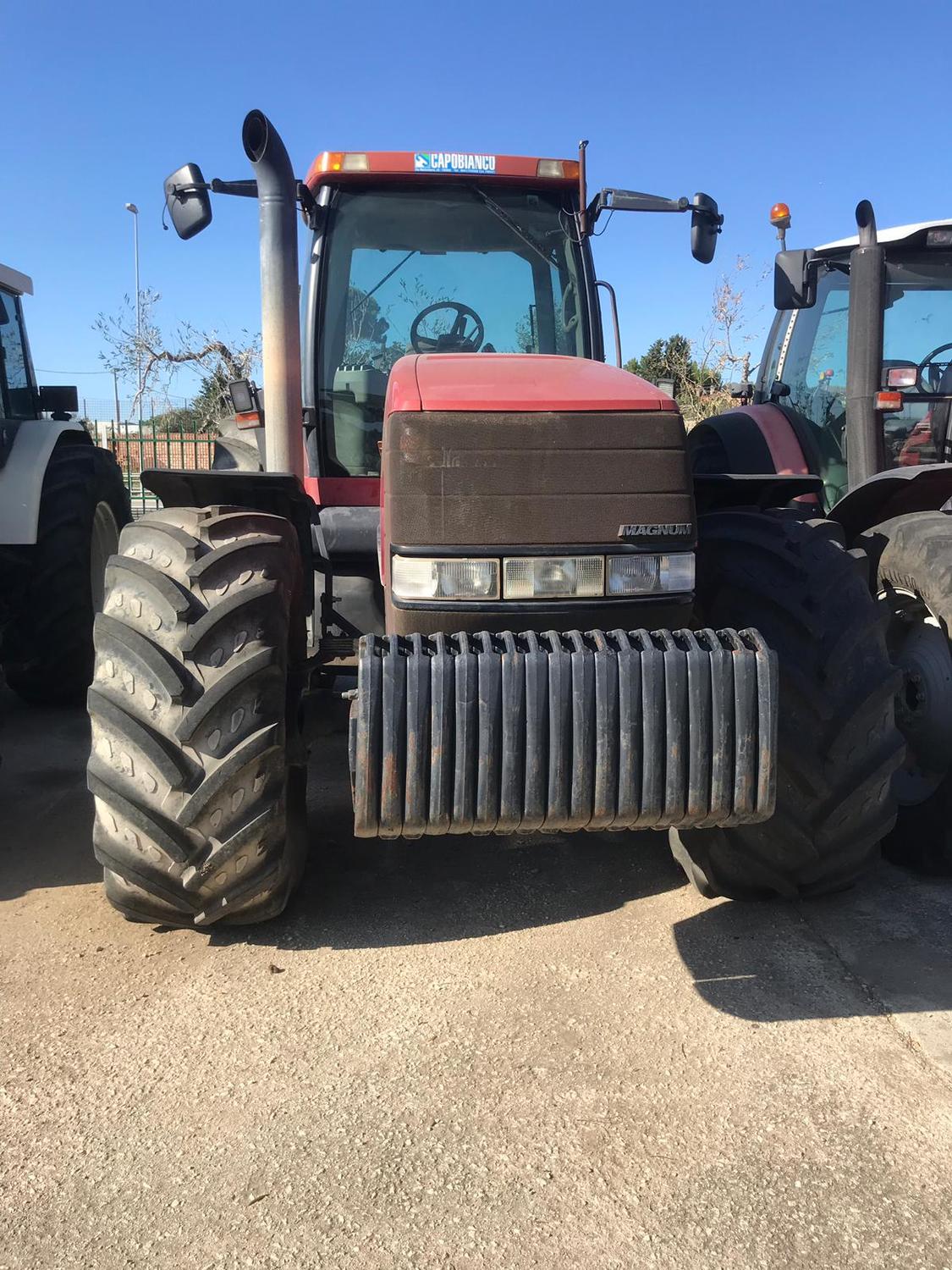 Lot Case MX 270 tractor