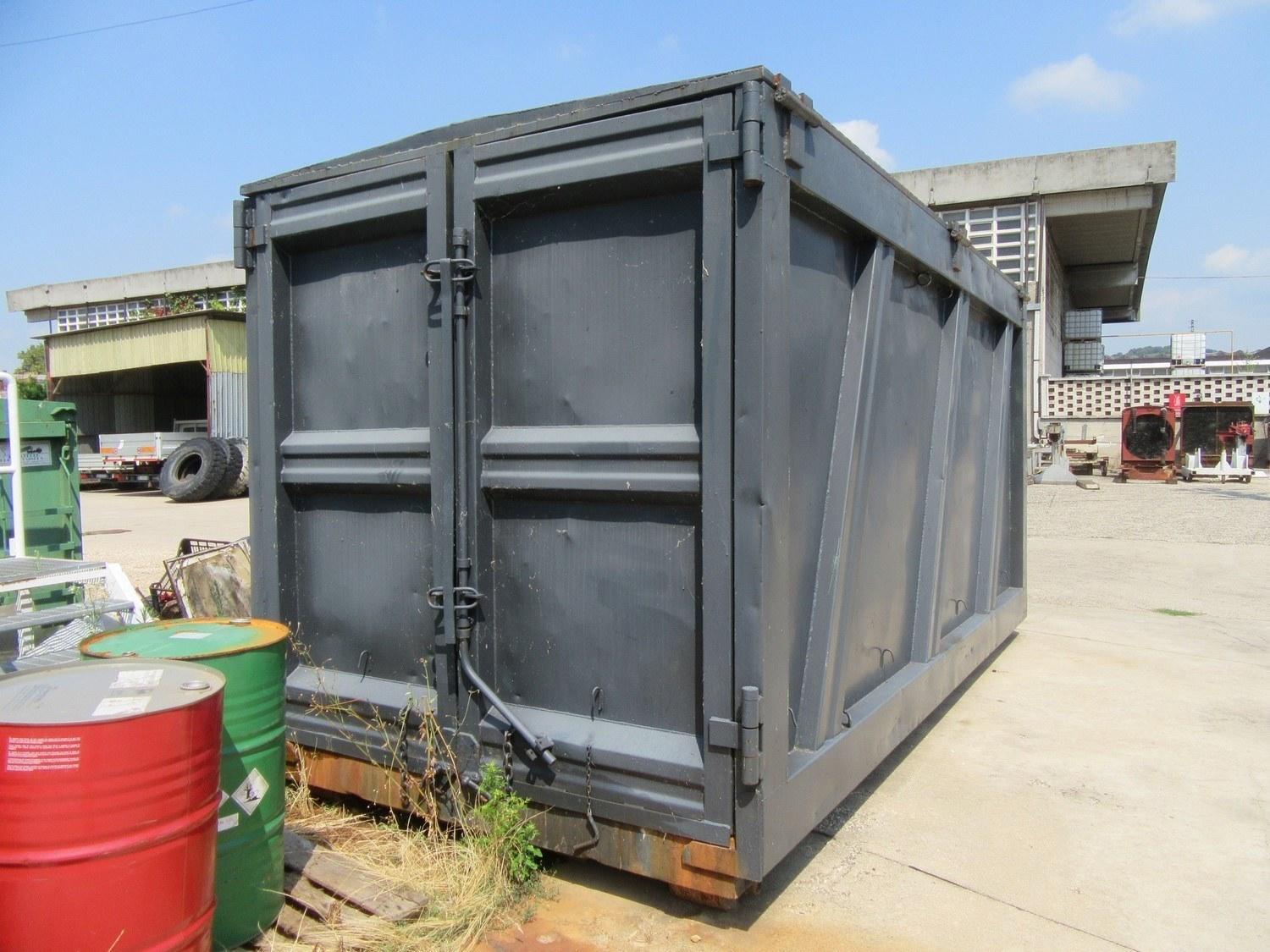 Lot Closed container