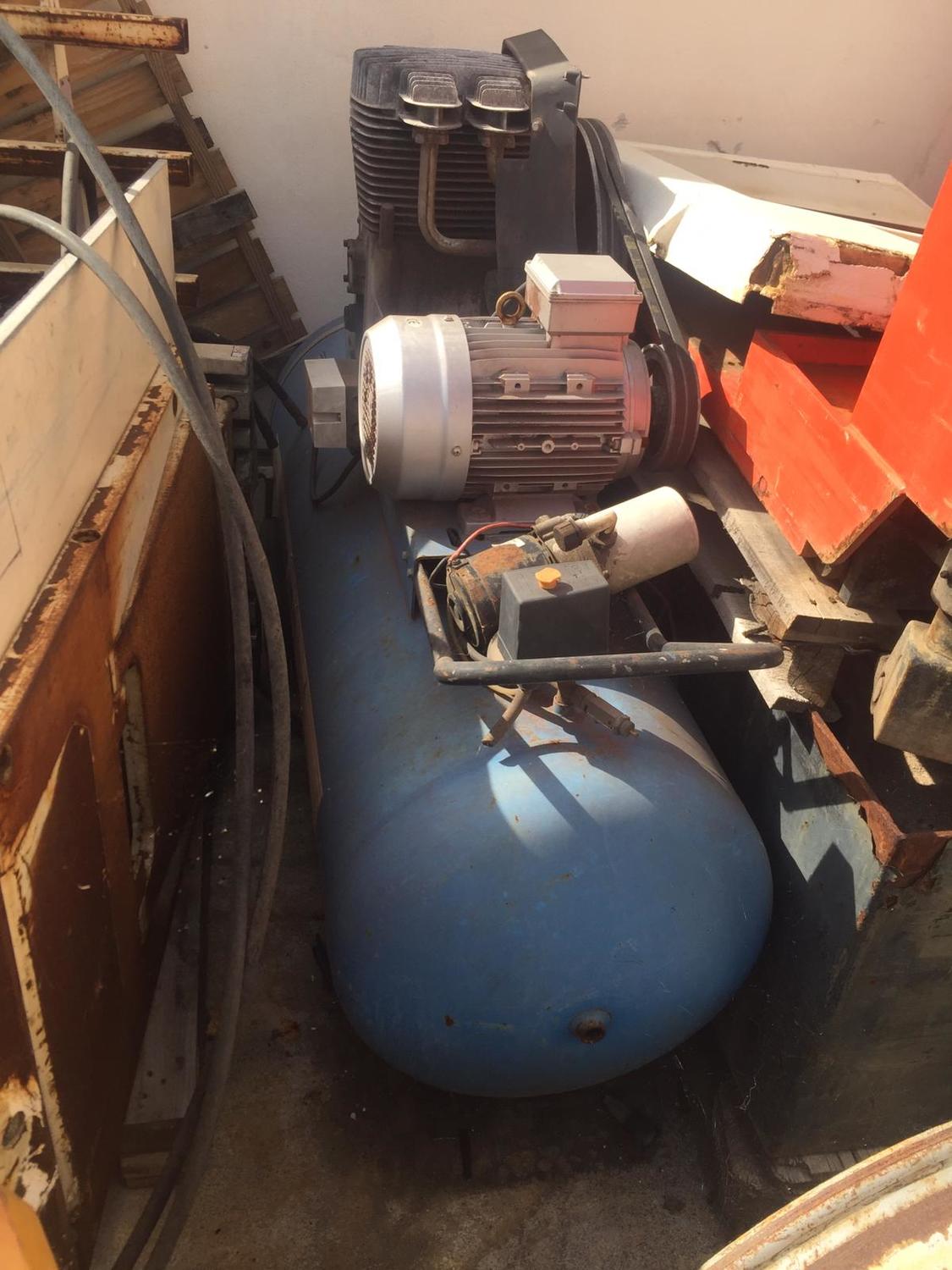 Lot 200 liter compressor