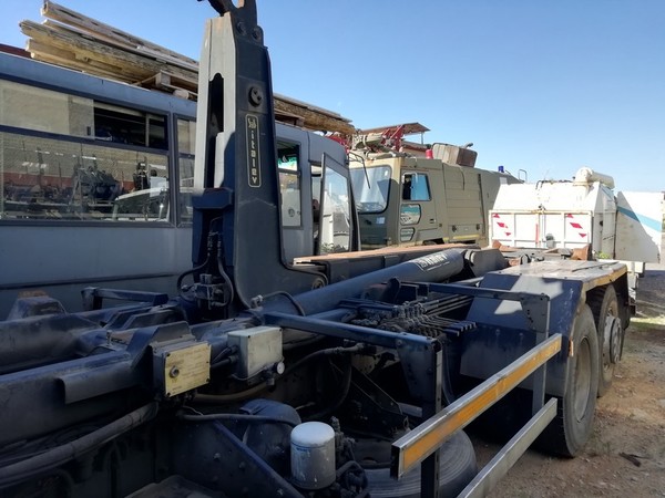 Lot Demountable truck with crane