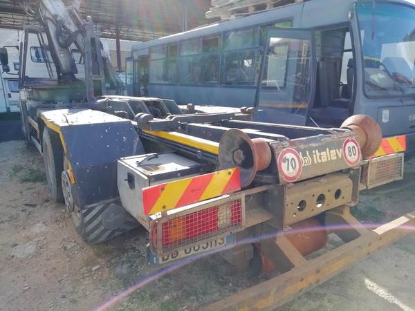 Lot Demountable truck with crane