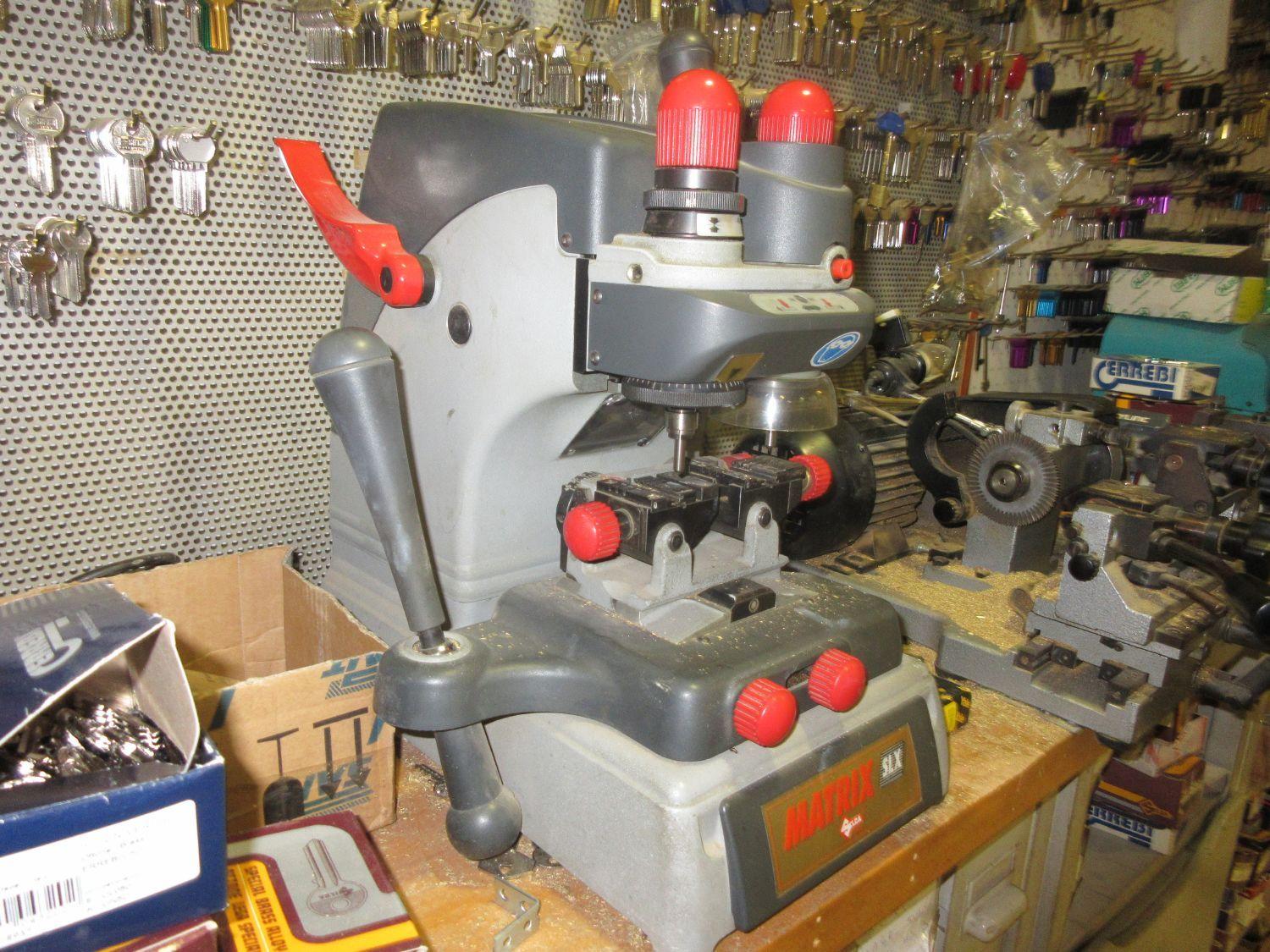 Lot Yale and Silka key duplicating machines