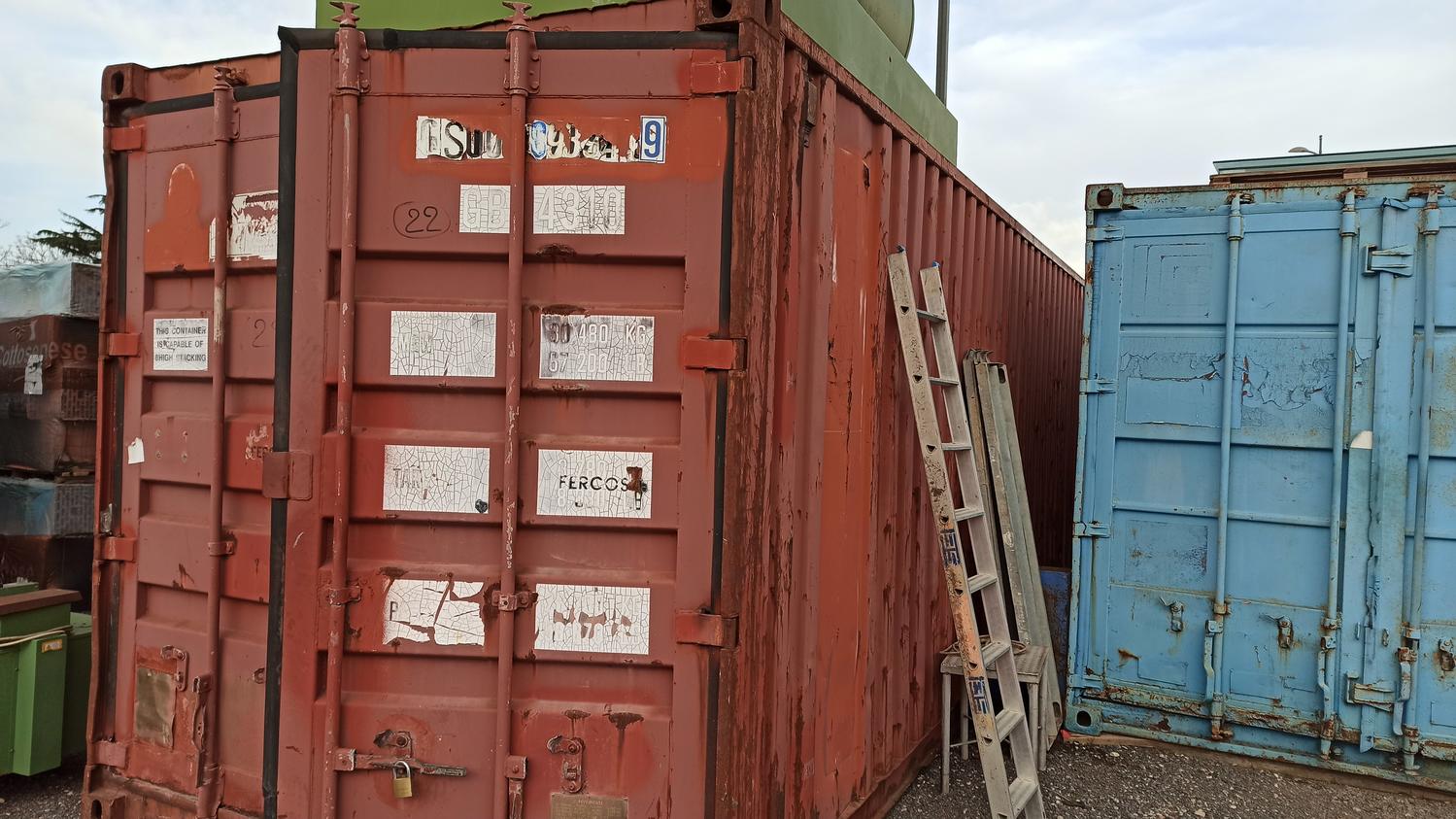 Lot Naval container of 12 meters