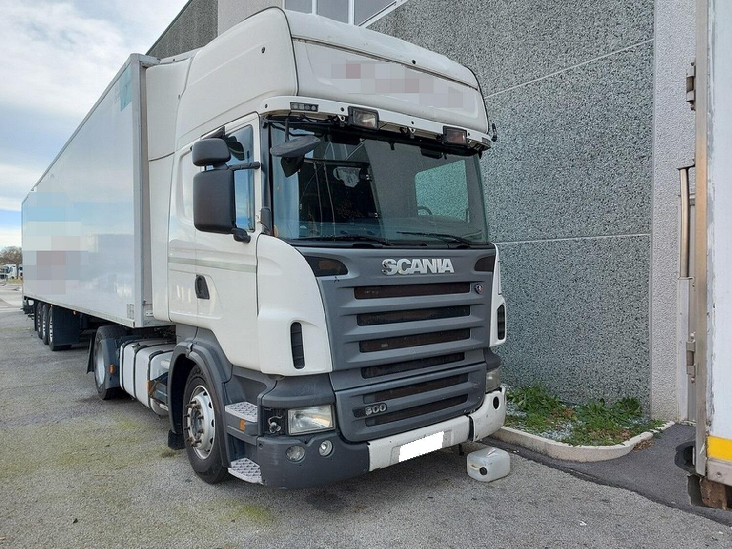 Lot Scania tractor unit for semi-trailer