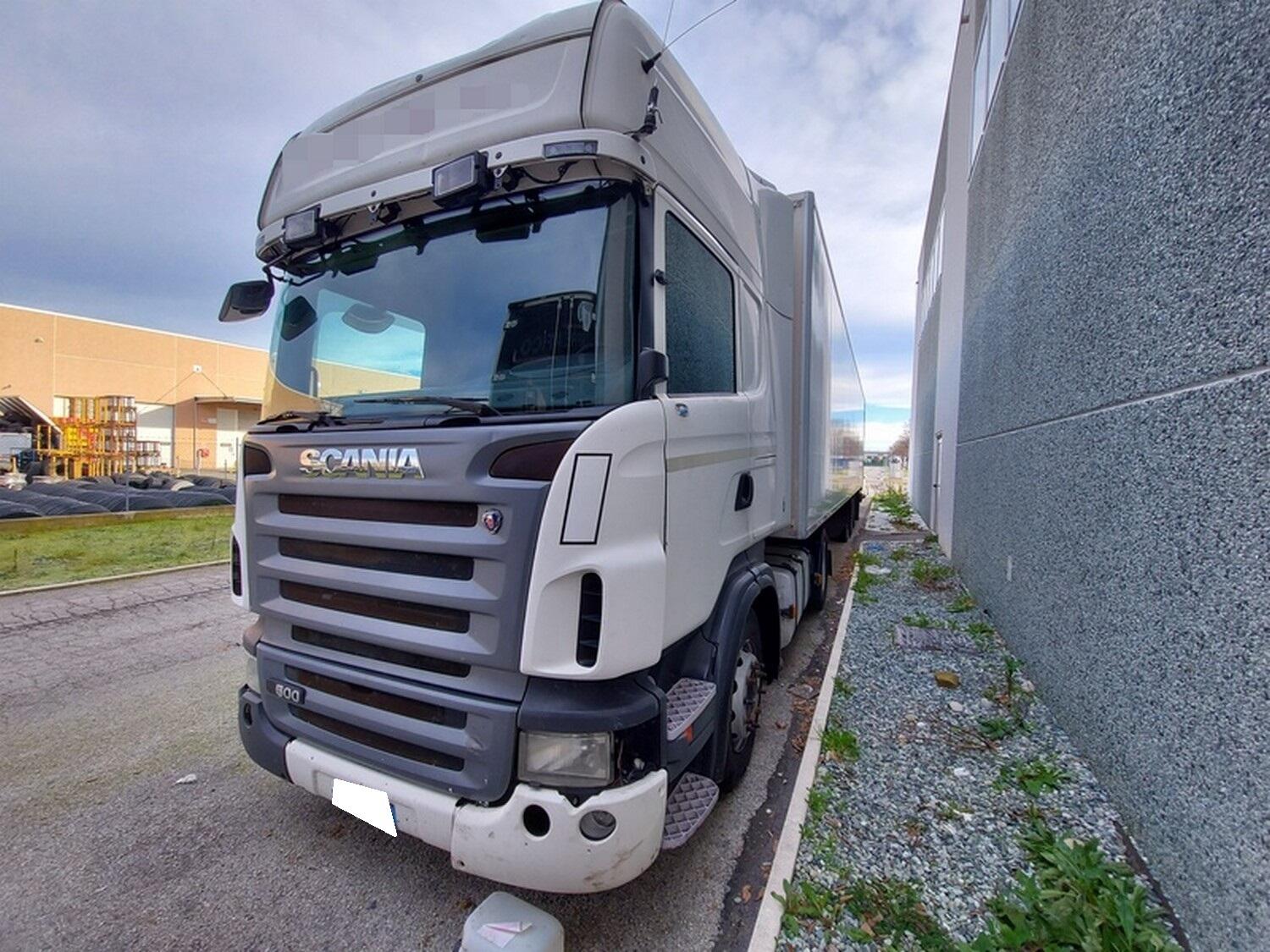 Lot Scania tractor unit for semi-trailer