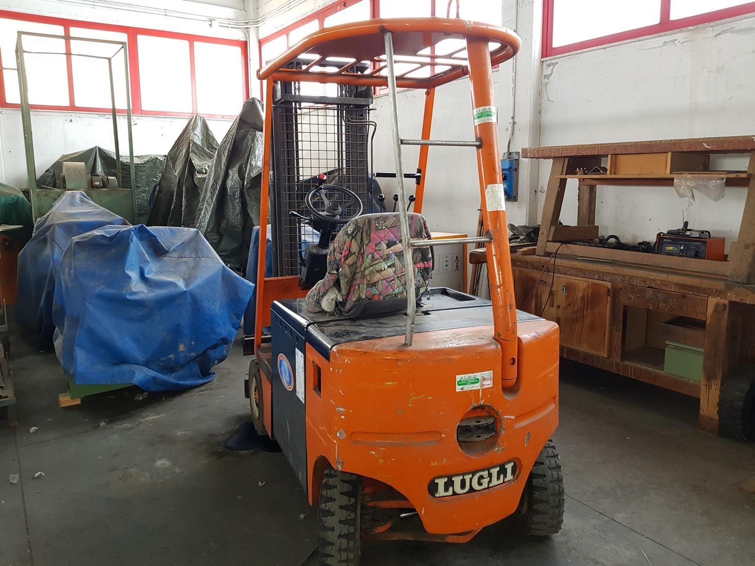Lot Lugli forklift