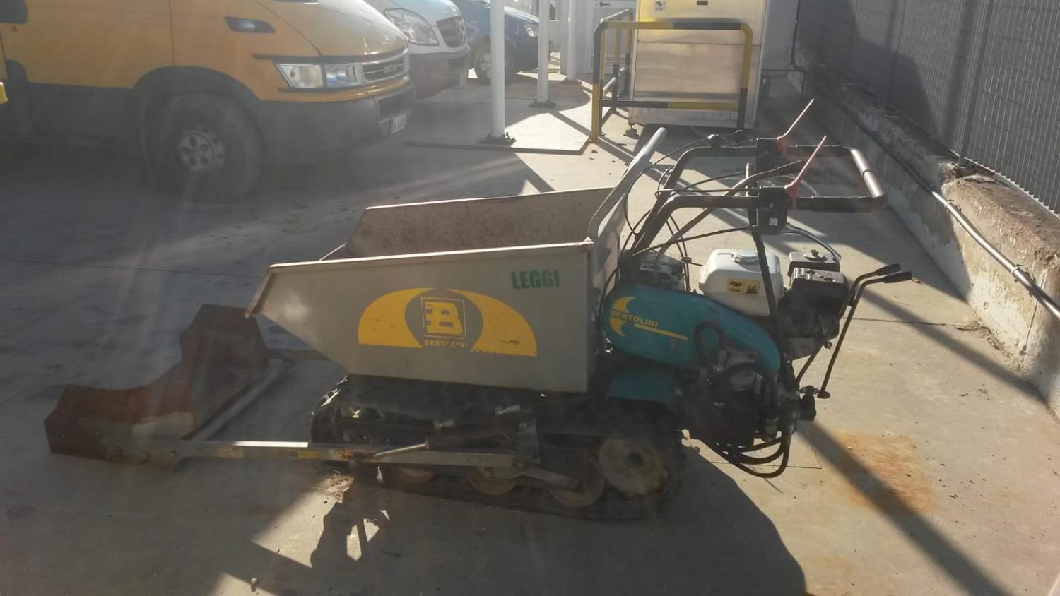 Lot Bertolini self-loading wheelbarrow