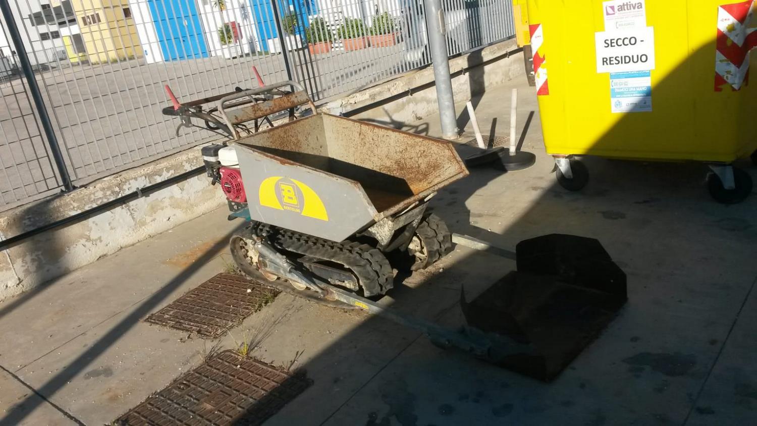 Lot Bertolini self-loading wheelbarrow