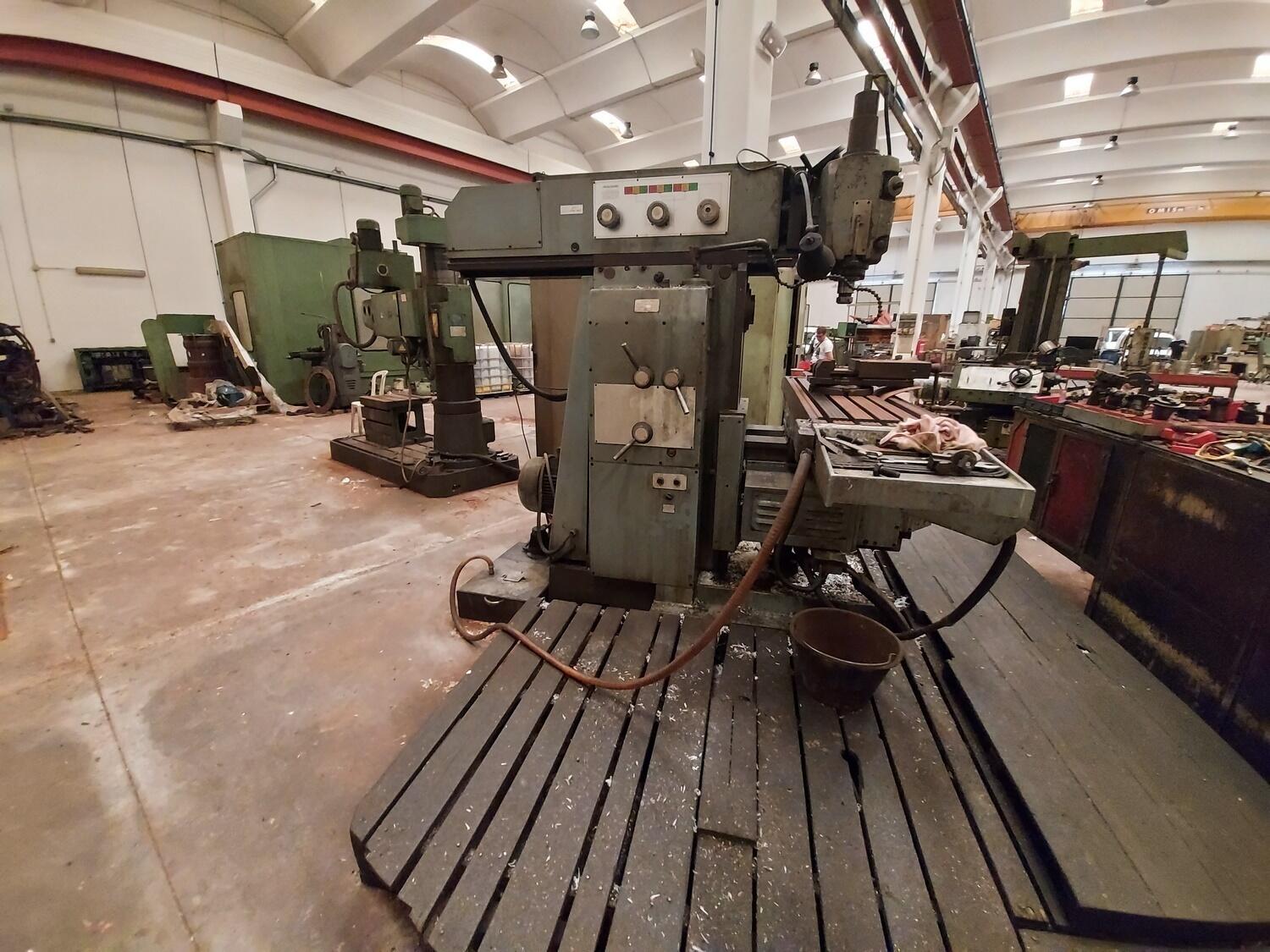 Lot CMT universal milling machine
