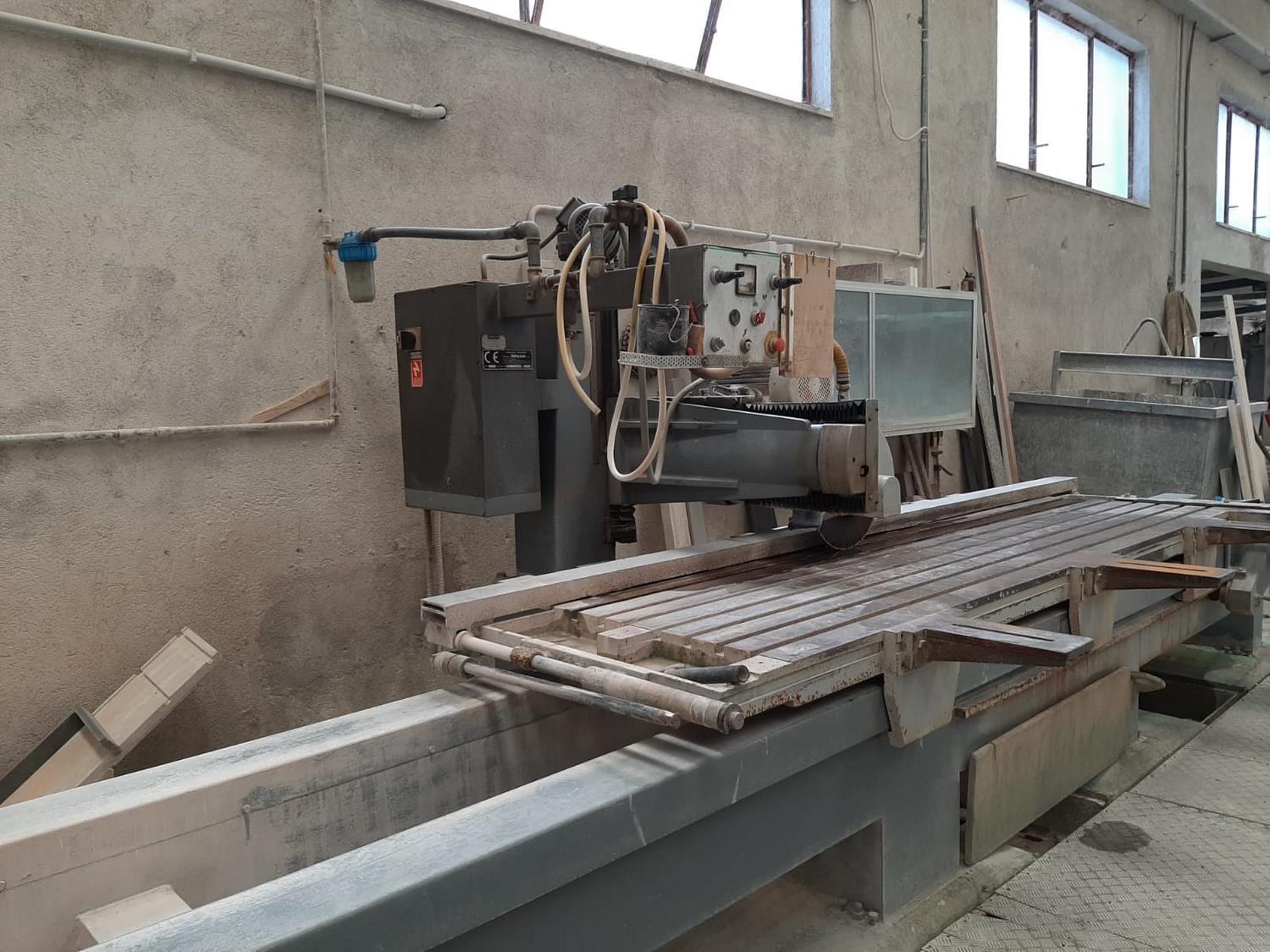 Lot Double-sided flag cutter