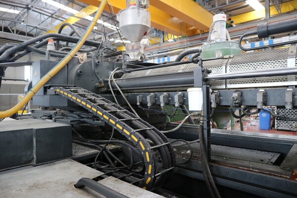 Lot Sandretto Mega HC press and Jrobi robot