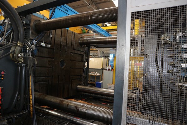 Lot Sandretto Mega HC press and Jrobi robot