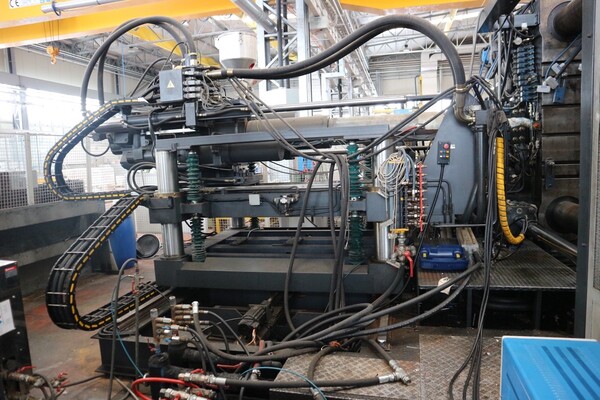 Lot Sandretto Mega HC press and Jrobi robot