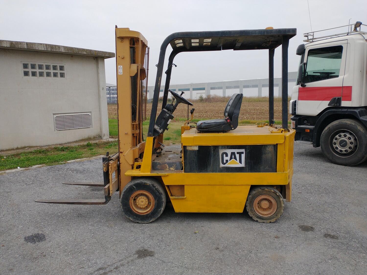 Lotto Muletto elettrico Caterpillar FC50