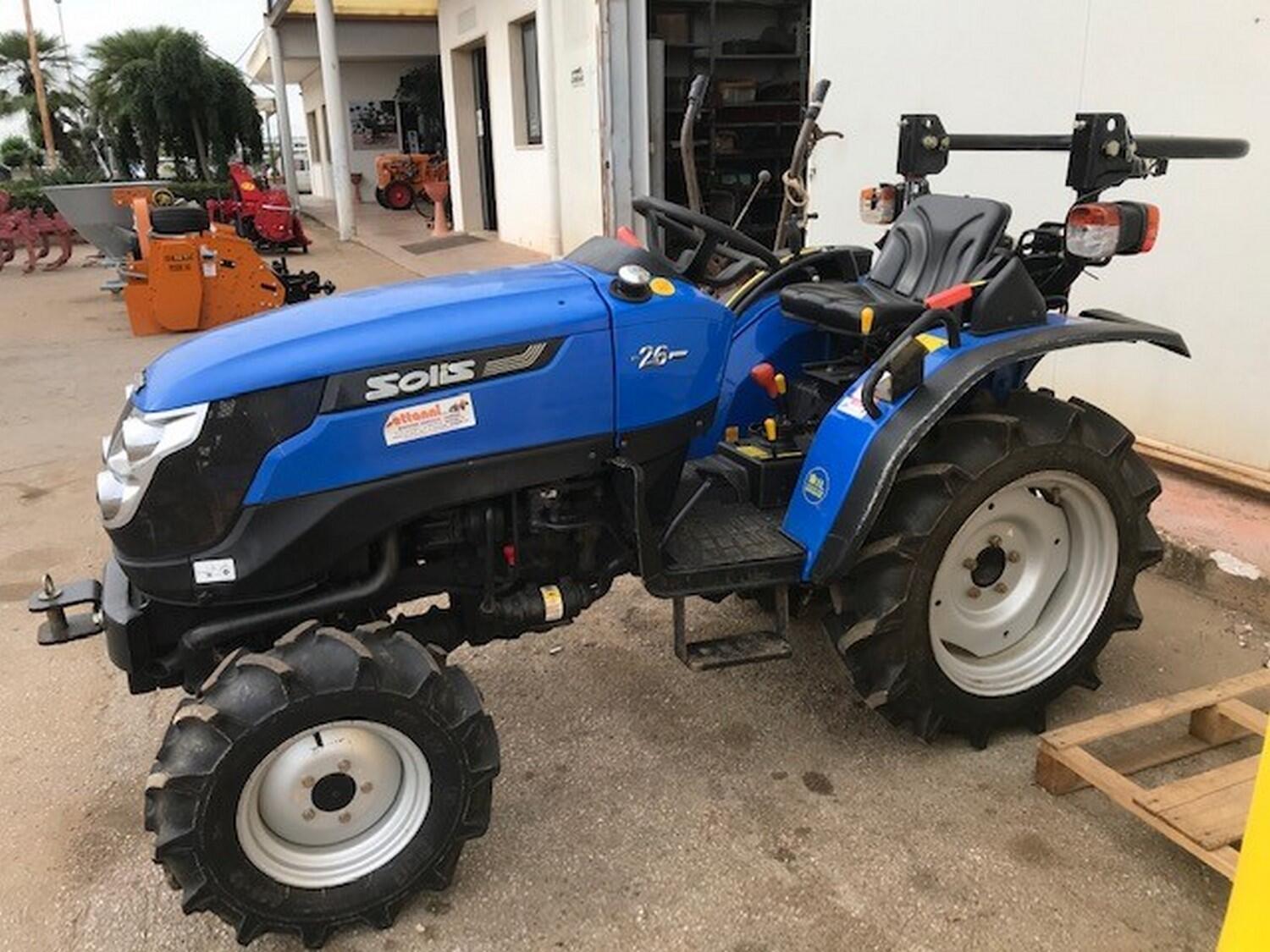 Lot Solis 26 HP tractor