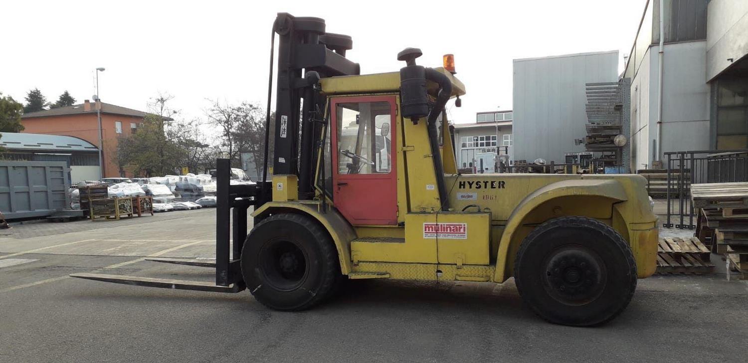 Lot Yellow Hyster forklift