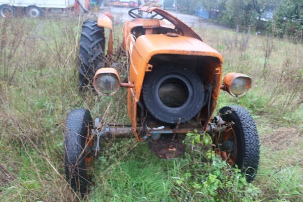 Lot Fiat and Nibbi agricultural tractors