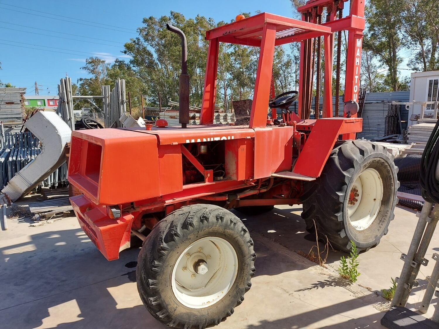 Lot Manitou forklift