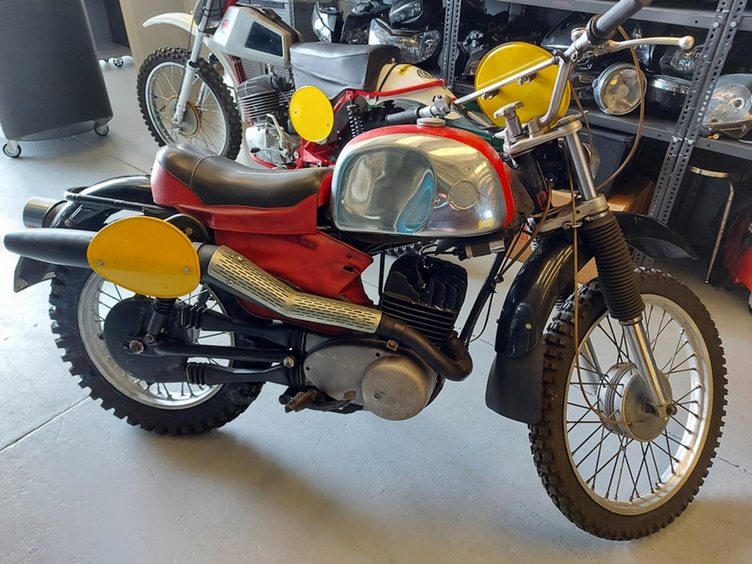 Lot Motorcycle MZ ETZ 250 / g