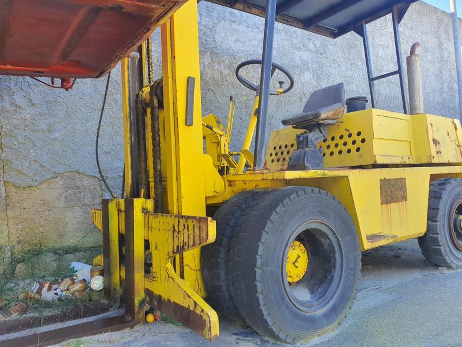 Lot Lugli forklift