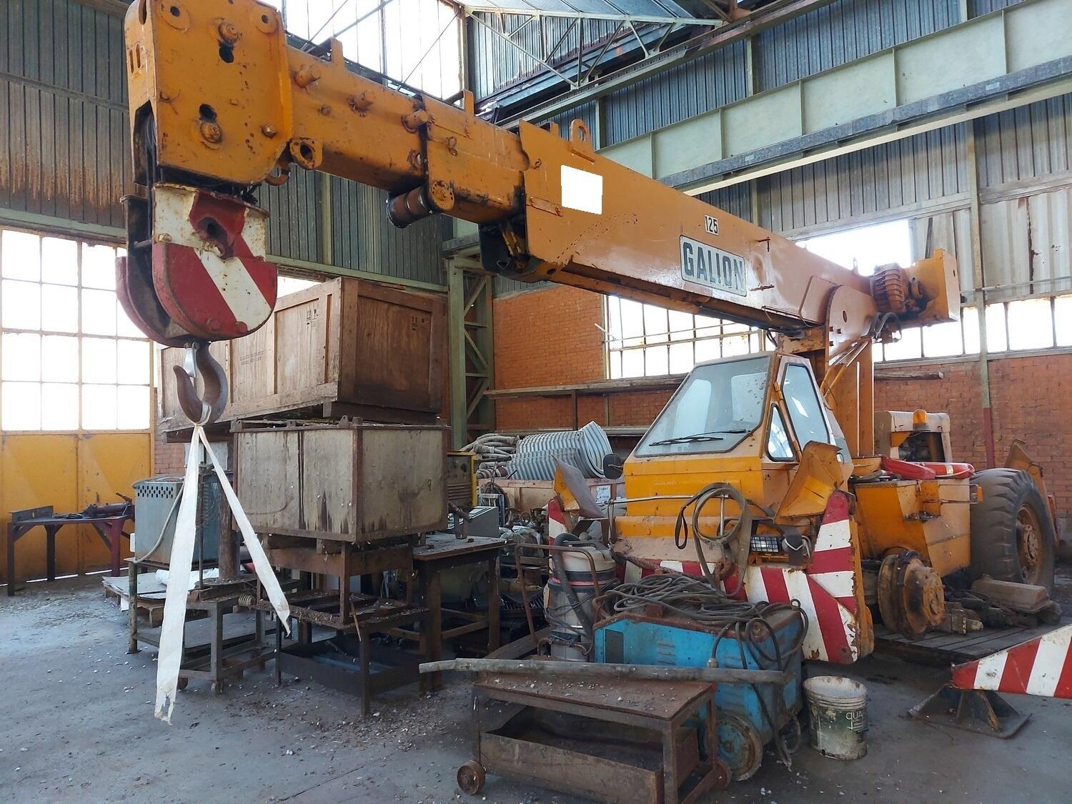 Lot Galion crane