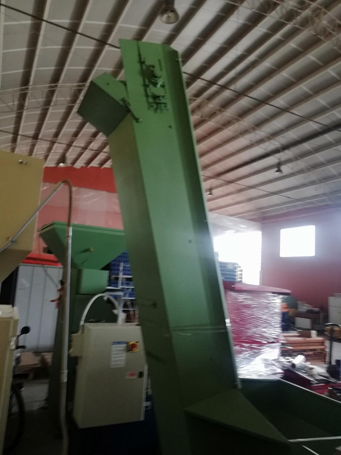 Lot Vertical hopper