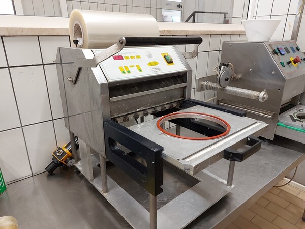 Lot Easy Pack packaging machine