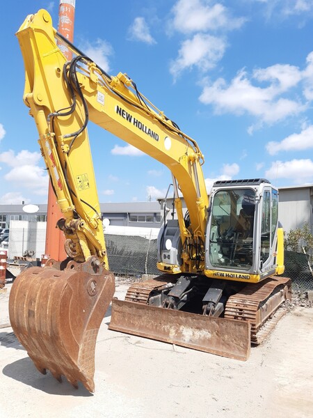 Lot New Holland excavator