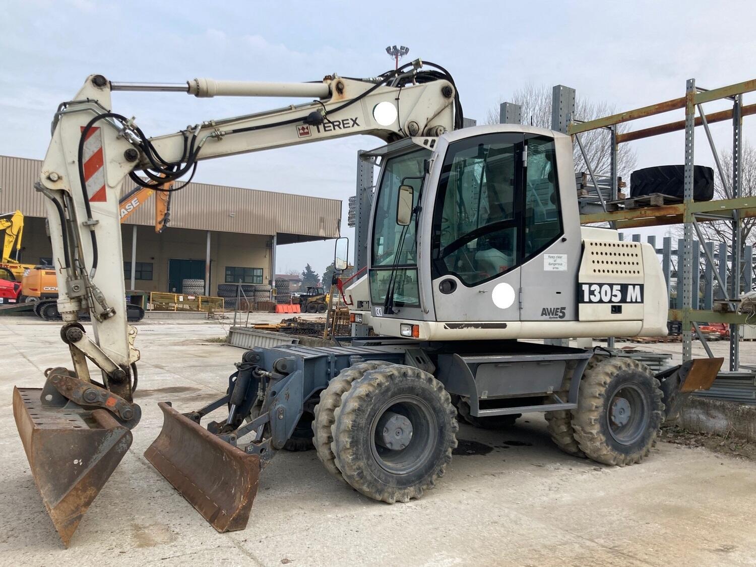 Lot Terex excavator