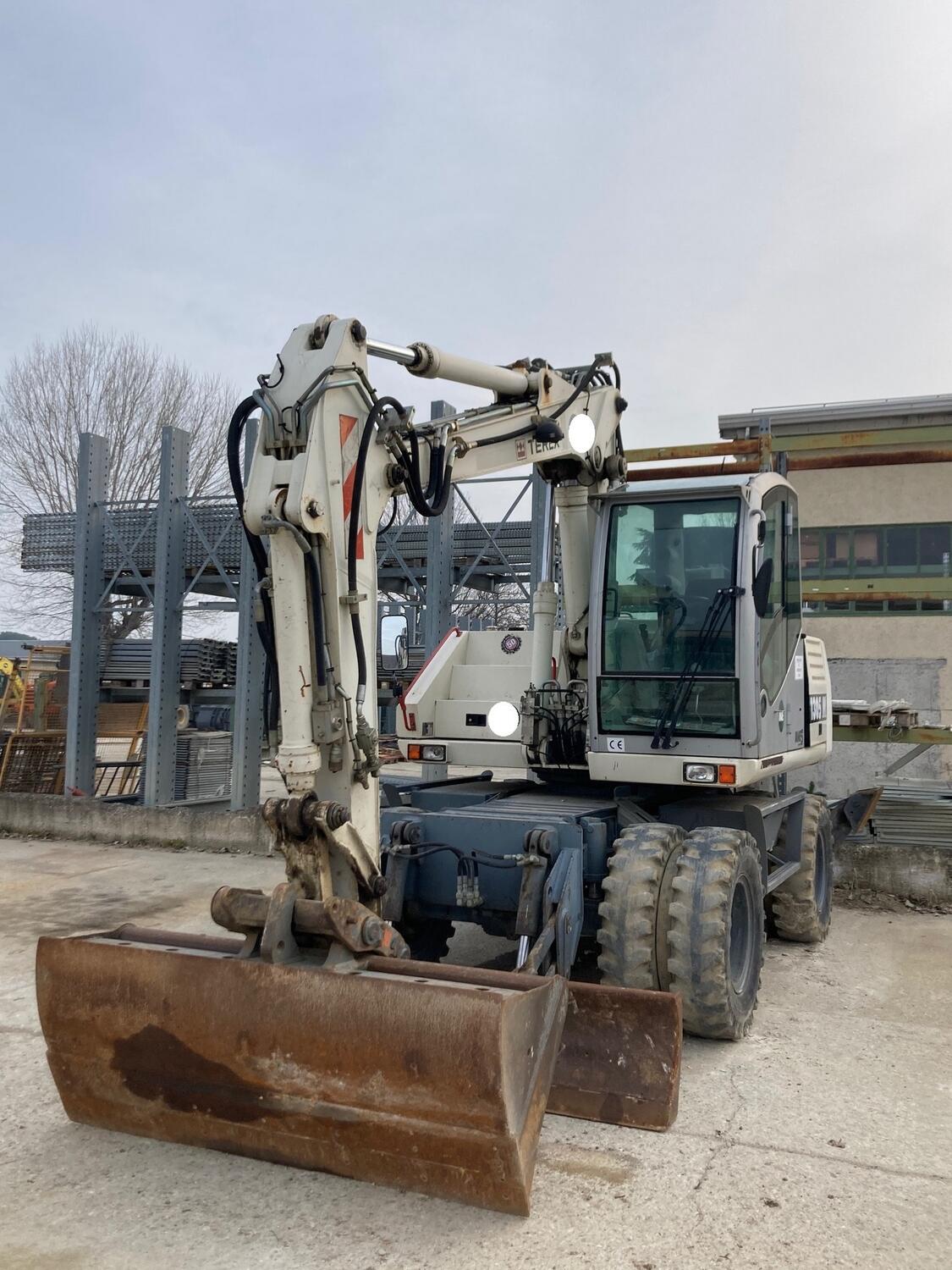 Lot Terex excavator