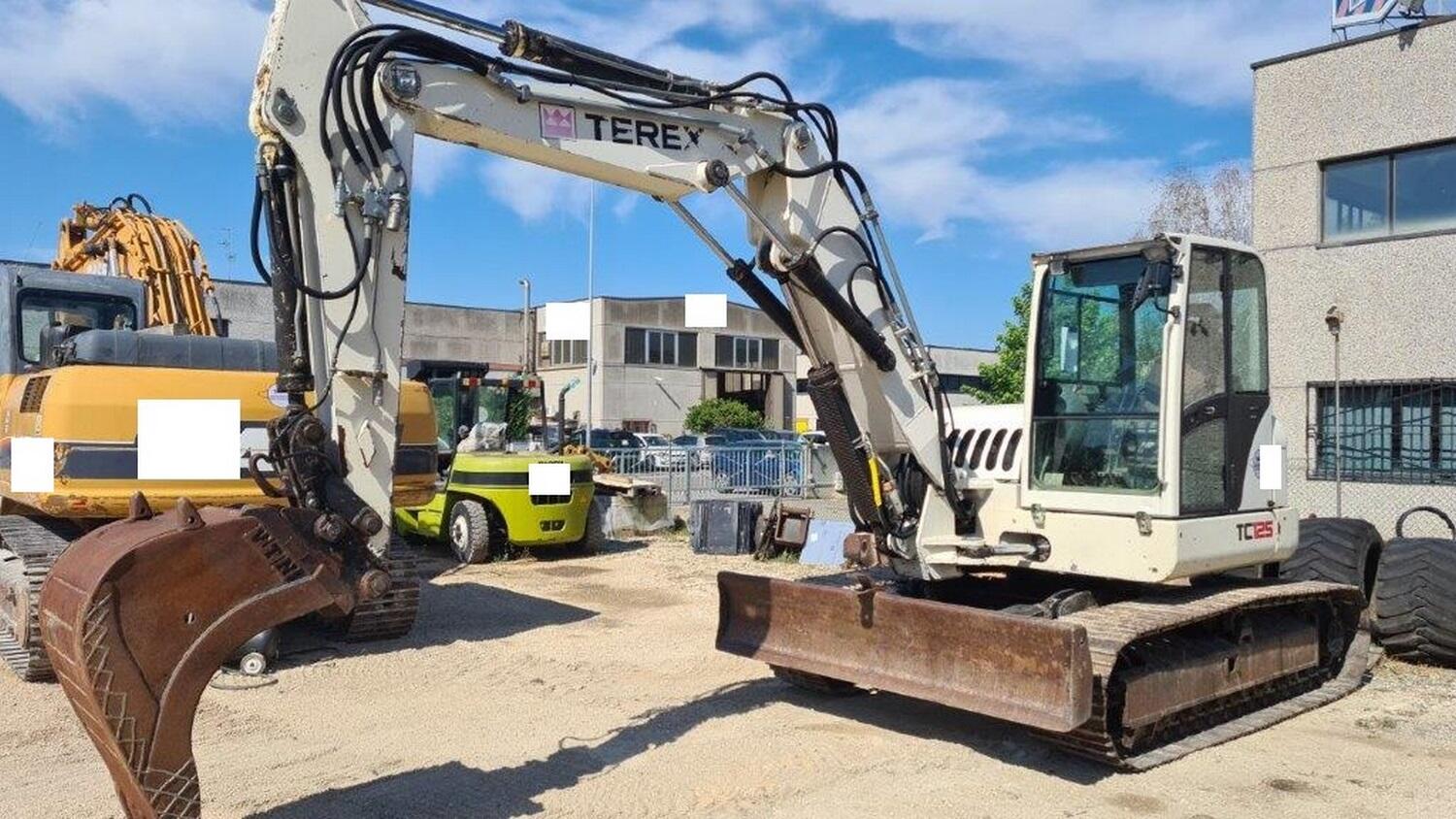 Lot Terex excavator