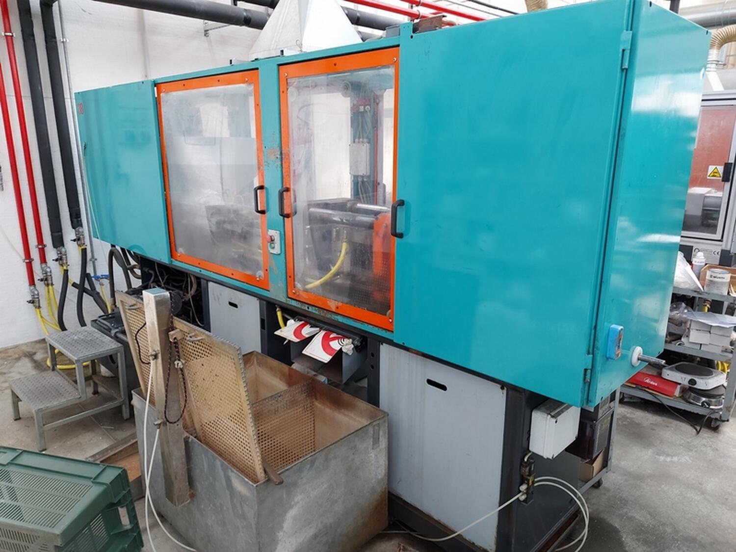 Lot Presma injection moulding machine
