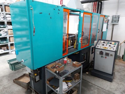 Lot Presma injection moulding machine